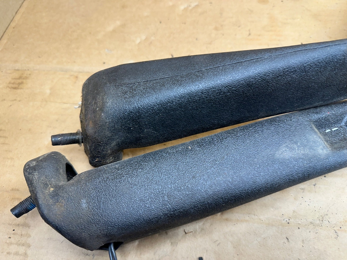 Jeep Wrangler YJ 91-95 OEM Right Left Front Female Seat Belt End Buckl ...